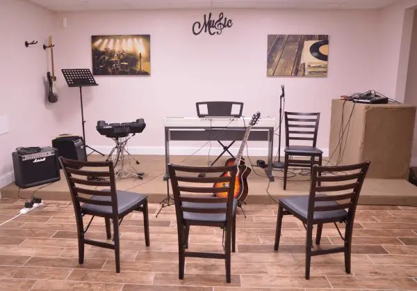 How Music Therapy Can Help With Recovery